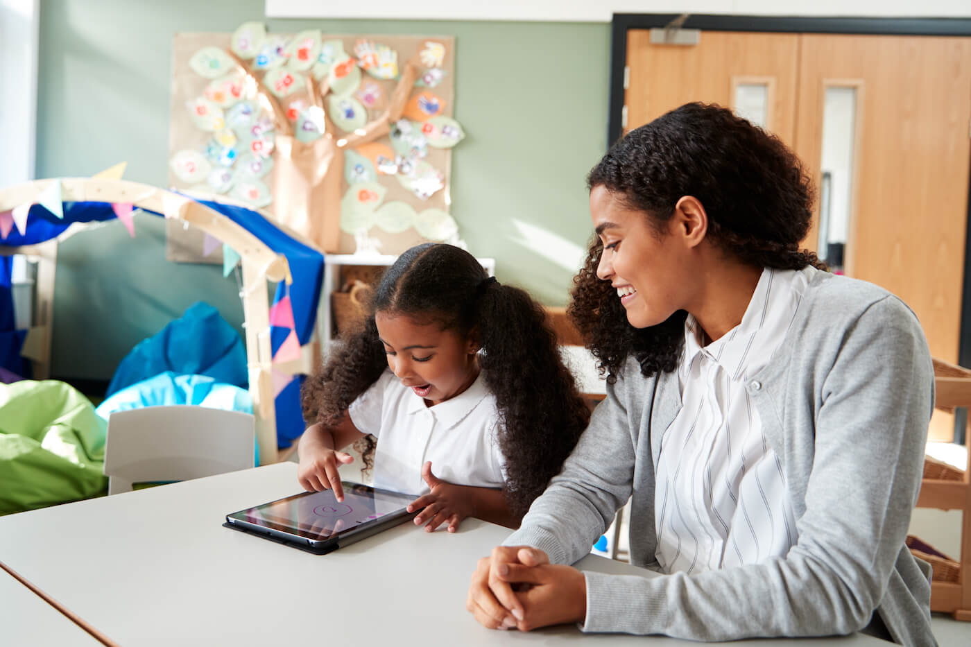 Technology In The Classroom What Is Digital Literacy TeachHUB