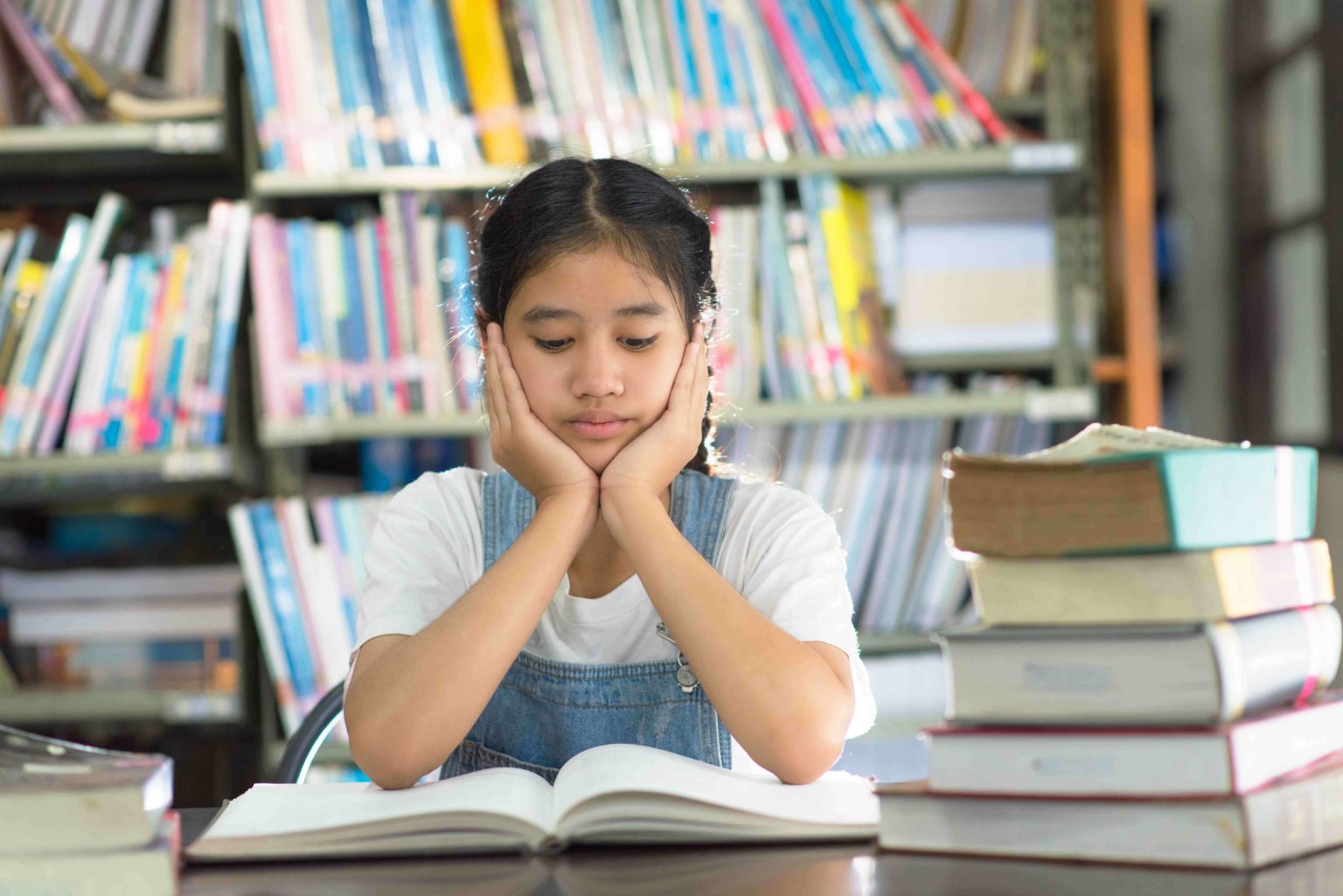How to Engage Reluctant Readers - TeachHUB