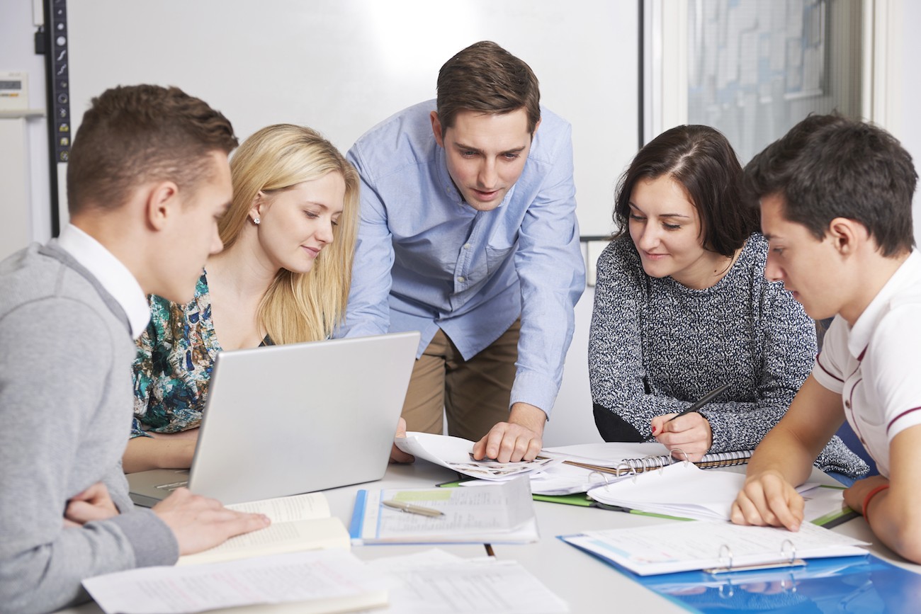 "Hot Topics” Debate - TeachHUB