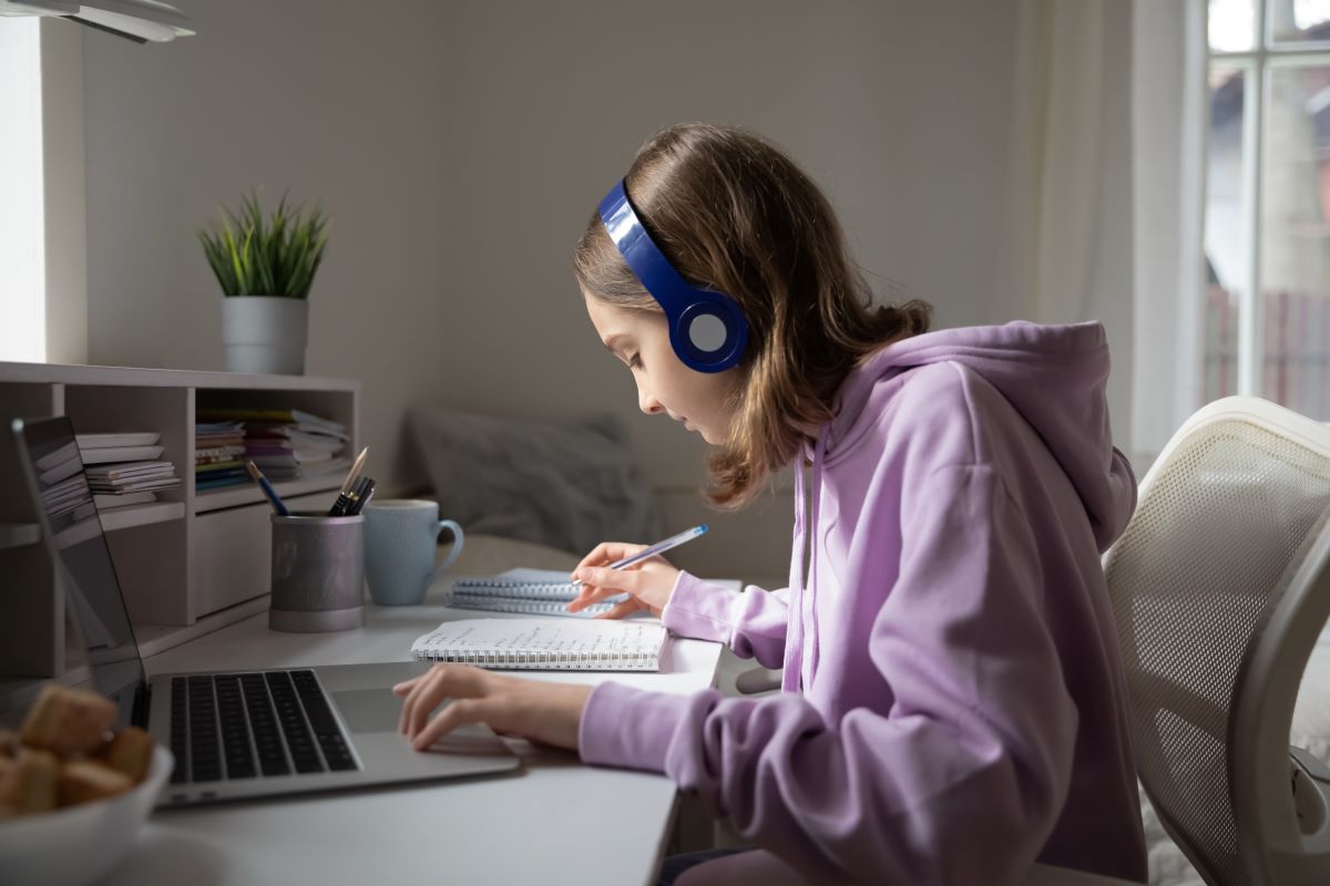 How Podcasts in the Classroom Can Power Up Learning - TeachHUB